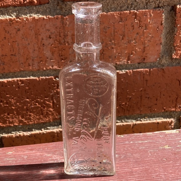 Dr Fowlers | Kitchen | Vintage Glass Dr Fowler Extract Bottle | Poshmark